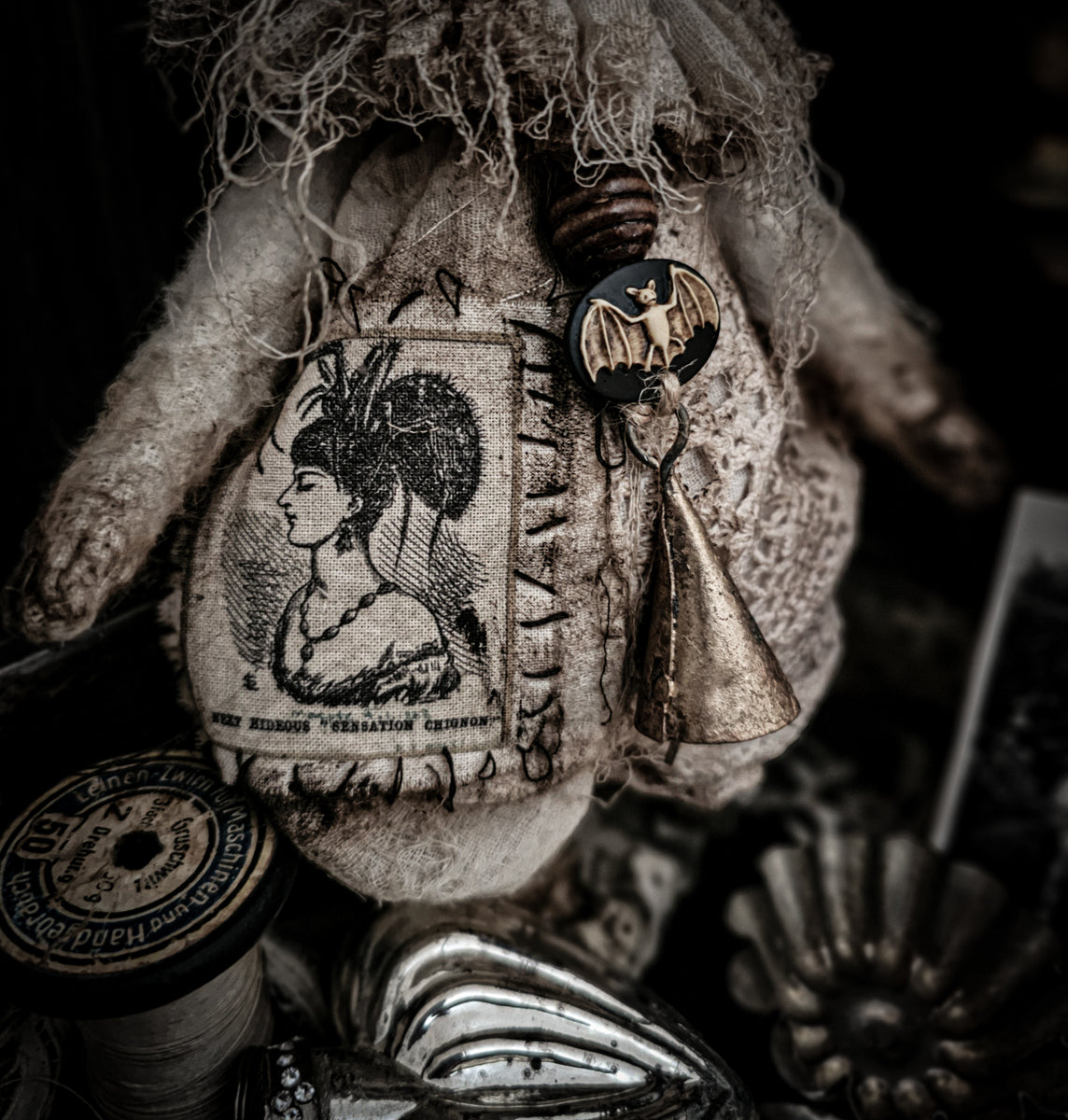 9" Pale Bat – Agatha Black